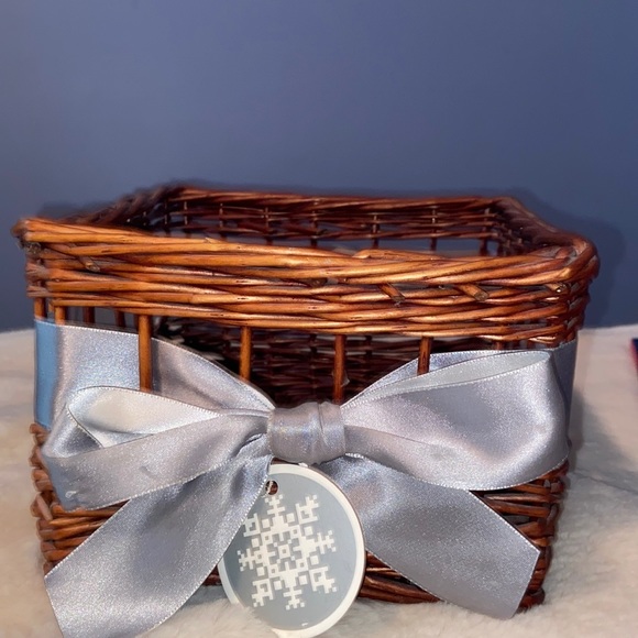 Storage & Organization | Very Cute Fillable Basket | Poshmark
